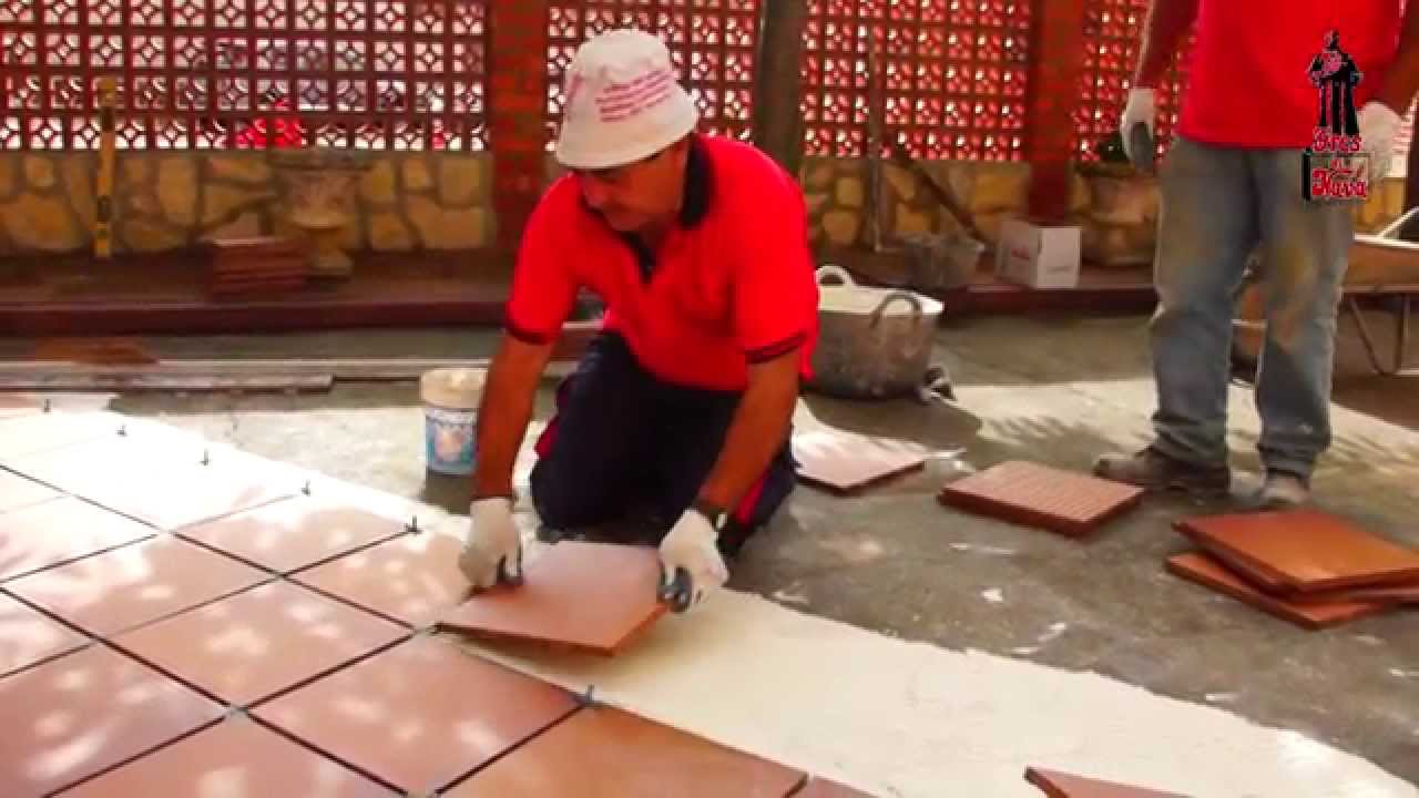 Dónde comprar tierra roja para piso y cómo instalarla correctamente