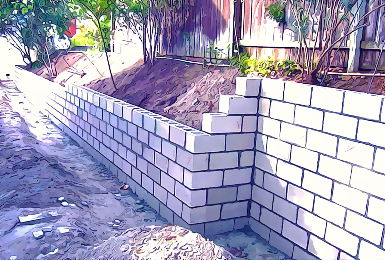 Es legal construir un muro de ladrillo en el límite de mi propiedad